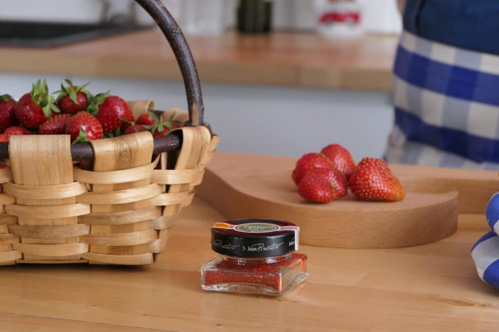 Recette du flan basque avec une écrasée de fraises du jardin au piment ...