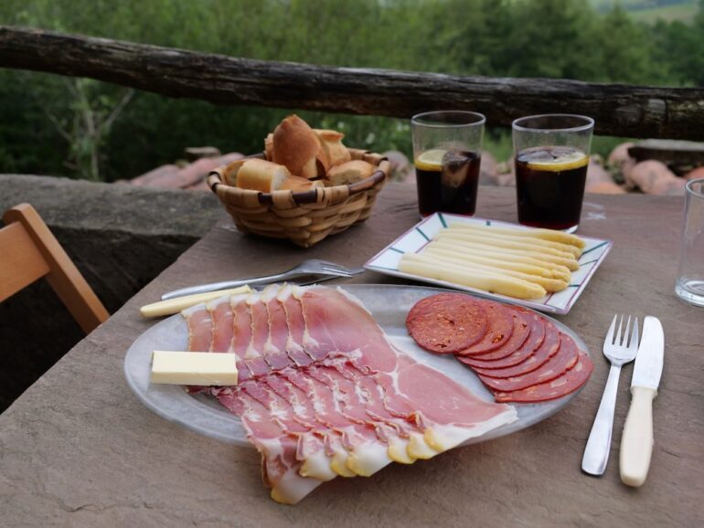 Une journée autour des grottes de Sare - Paysbasque.net