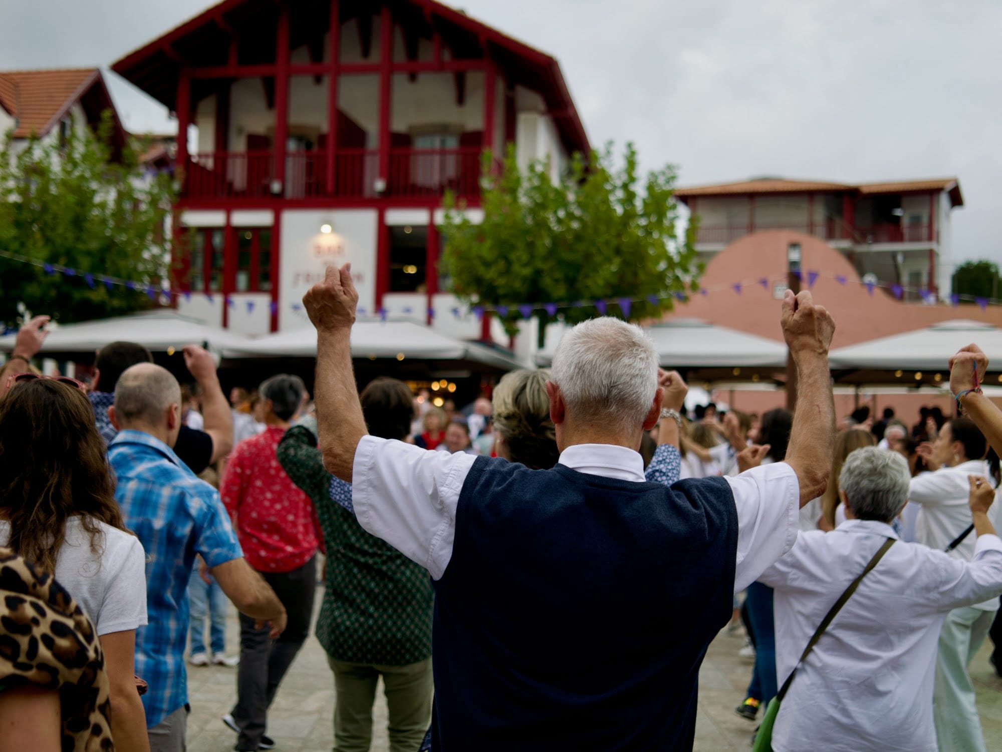 Fandango, la danse incontournable de nos fêtes de village - Paysbasque.net